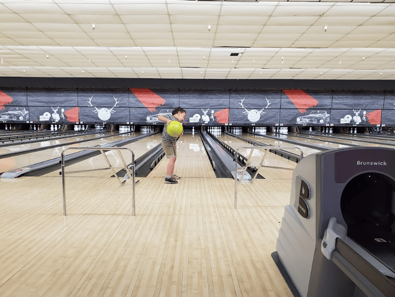 Bowlero Avondale | Playeasy